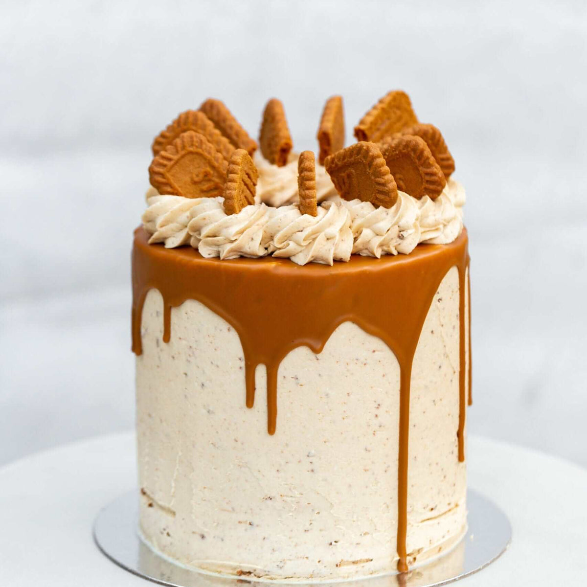 Biscoff 生日蛋糕 Caramel Drip cake – CAKE N CHILL DUBAI